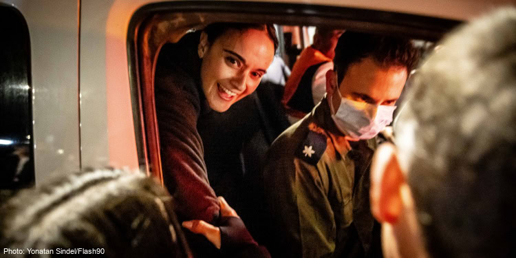 Freed Hostage Emily’s Wounded Hand Becomes Symbol of Defiance - IFCJ